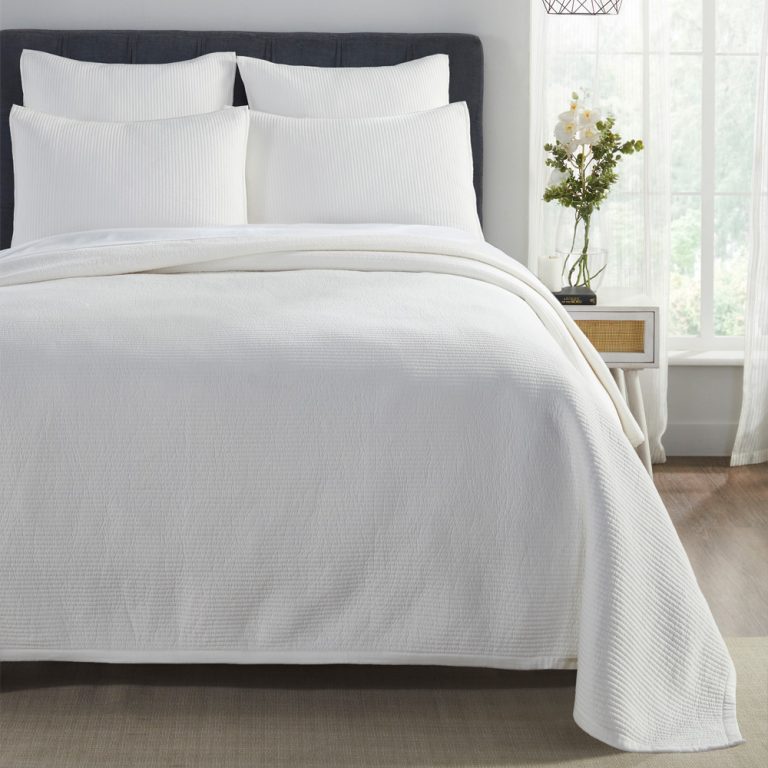 Octavia Ivory Quilt - The home studio